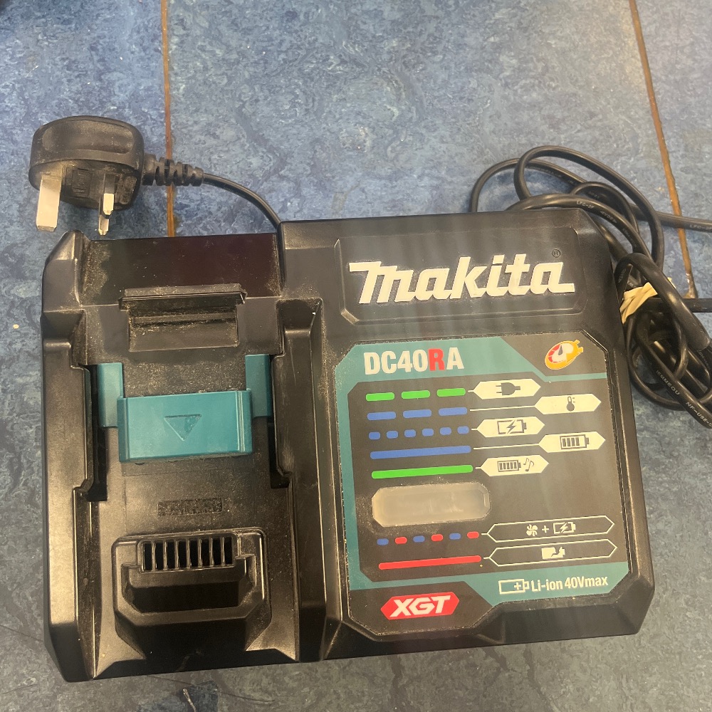 Pre-owned Makita makita dc40ra li ion 40v max charger - Own4Less